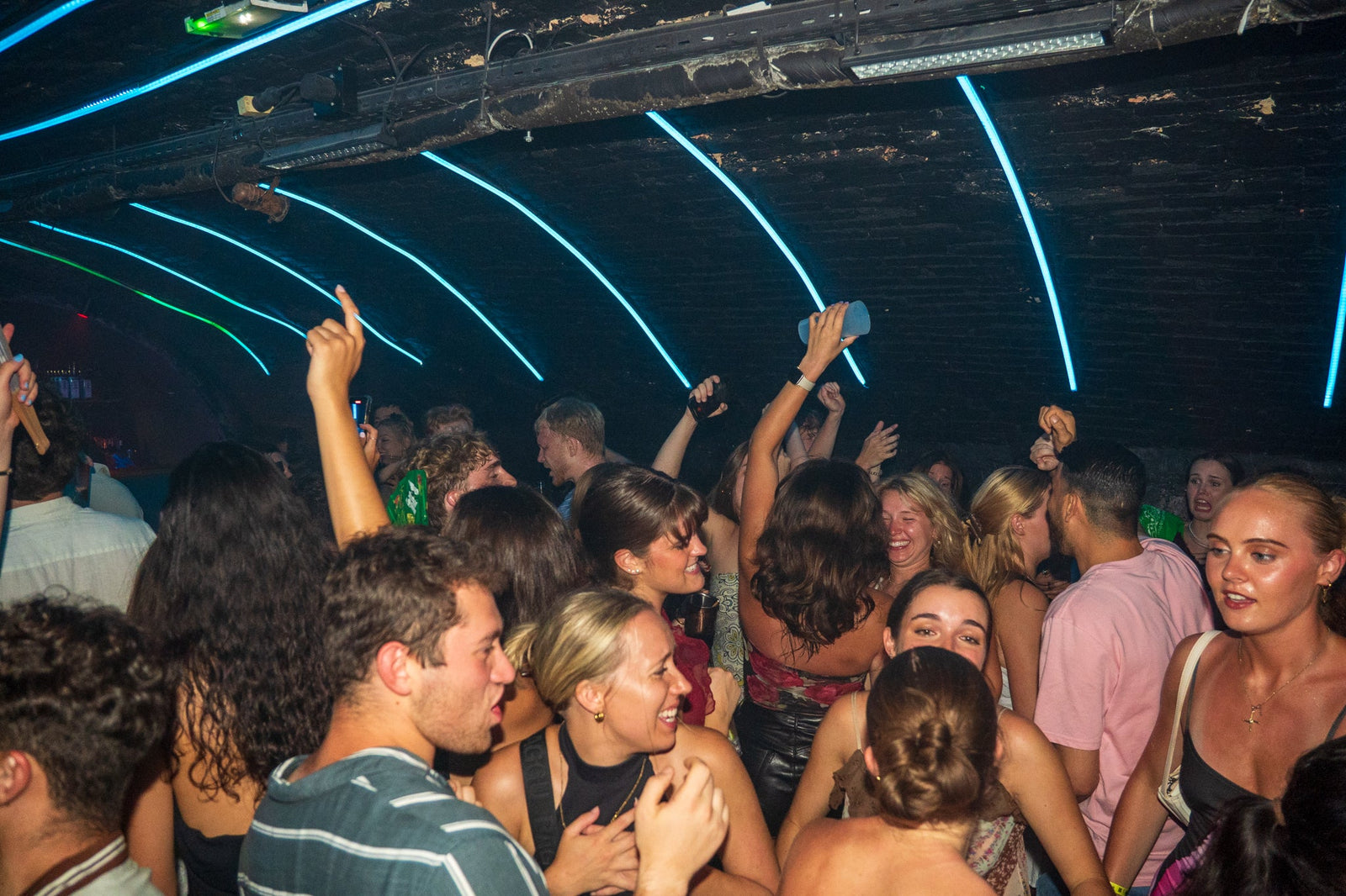 The Best Time of Year to Join a Bar Crawl in Nice – Pub Crawl Nissa